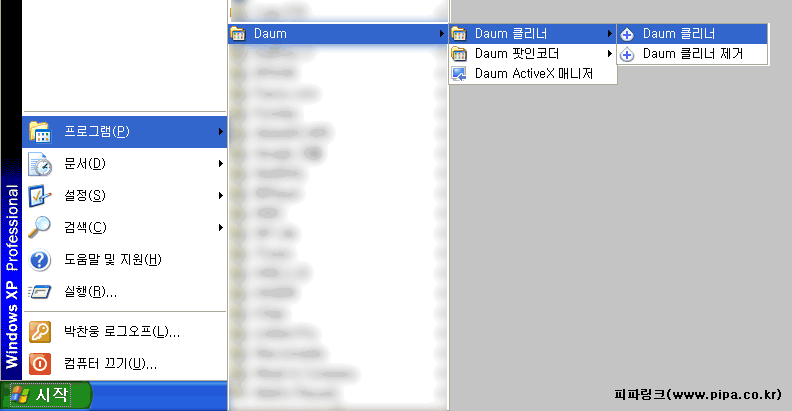 [환경설정]-[시작 페이지를 Daum으로 자동 보호] 에 체크된 것을 [시작 페이지 보호기능 사용 안함] 으로 변경합니다.